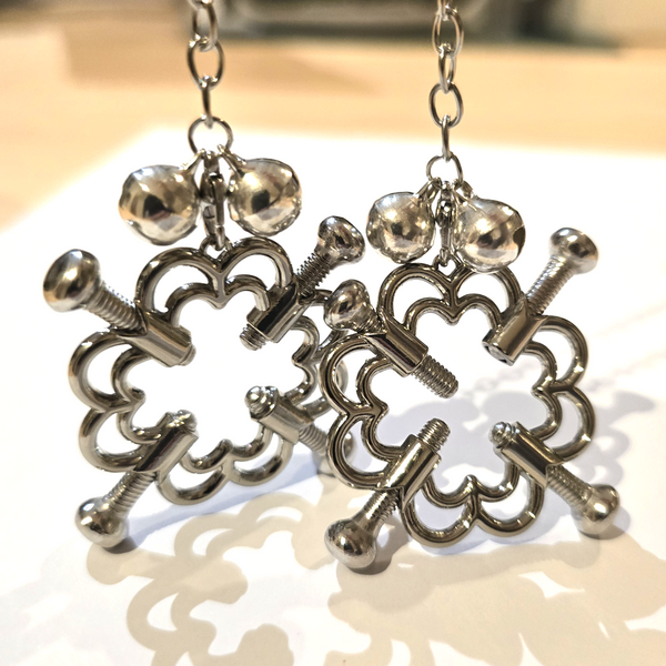 Flower Screw Nipple Clamps with Chain & Bells - OZGAGA